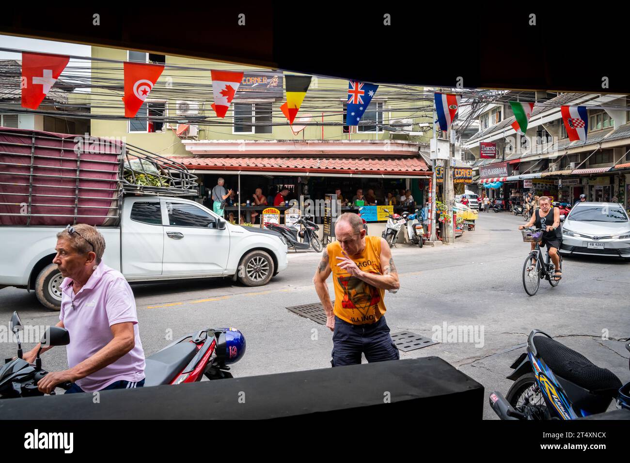 Ein Blick auf die bekannte enge Kurve auf Soi Buakhao in Pattaya ...