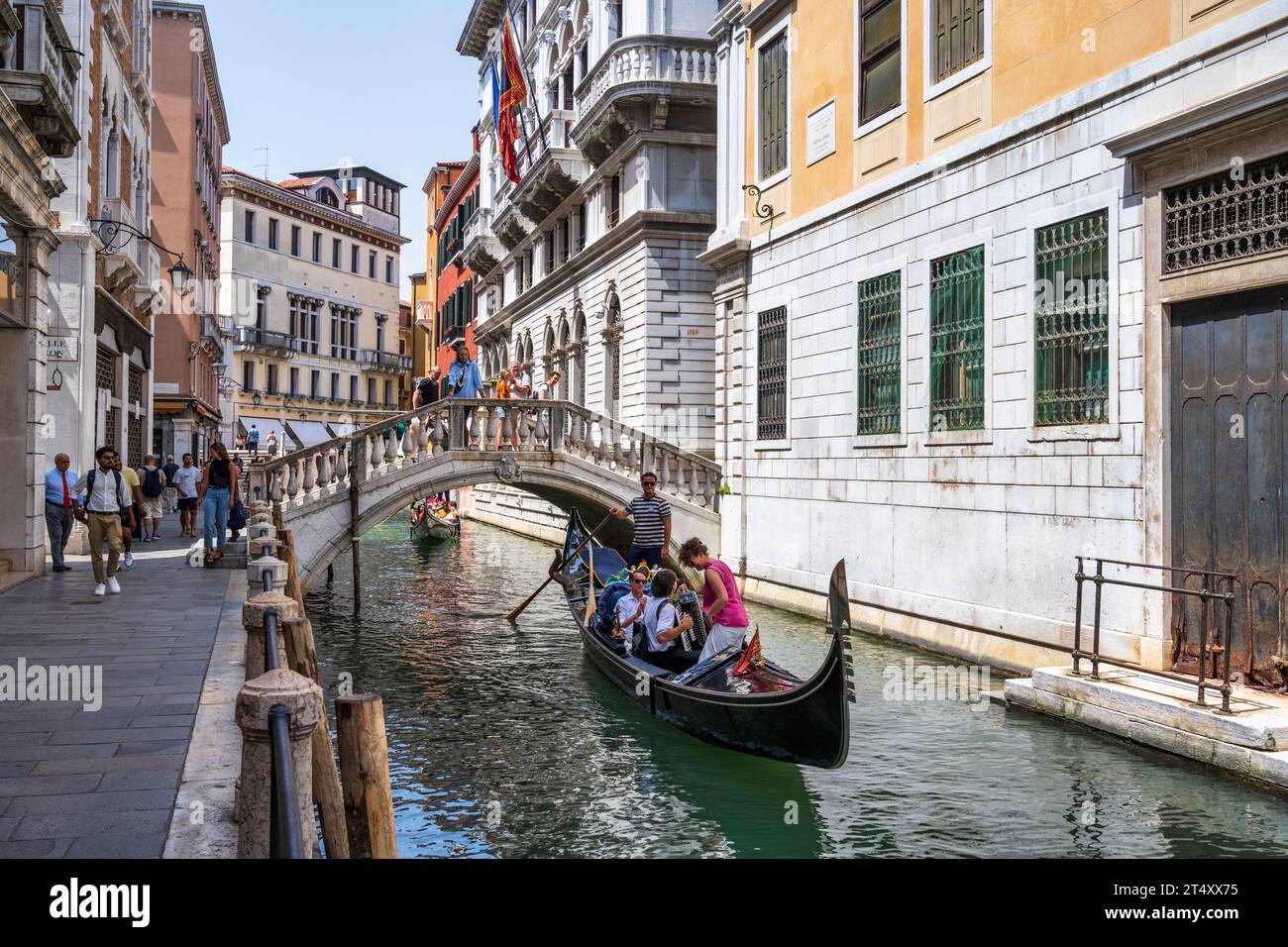 Ponte tron -Fotos und -Bildmaterial in hoher Auflösung – Alamy