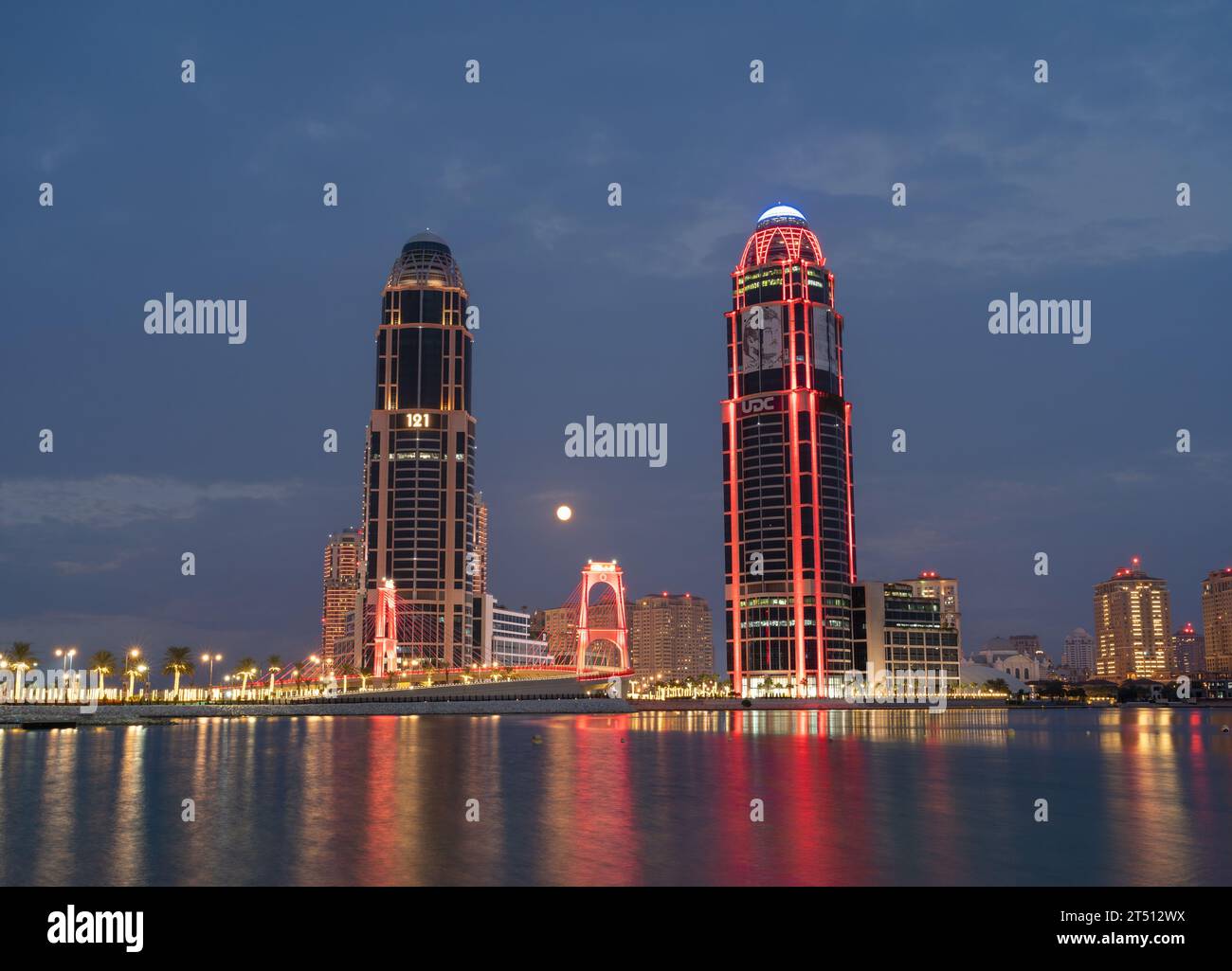 Pearl, Katar - 01. November 2023: Gewan-Brücke am Eingang des ...