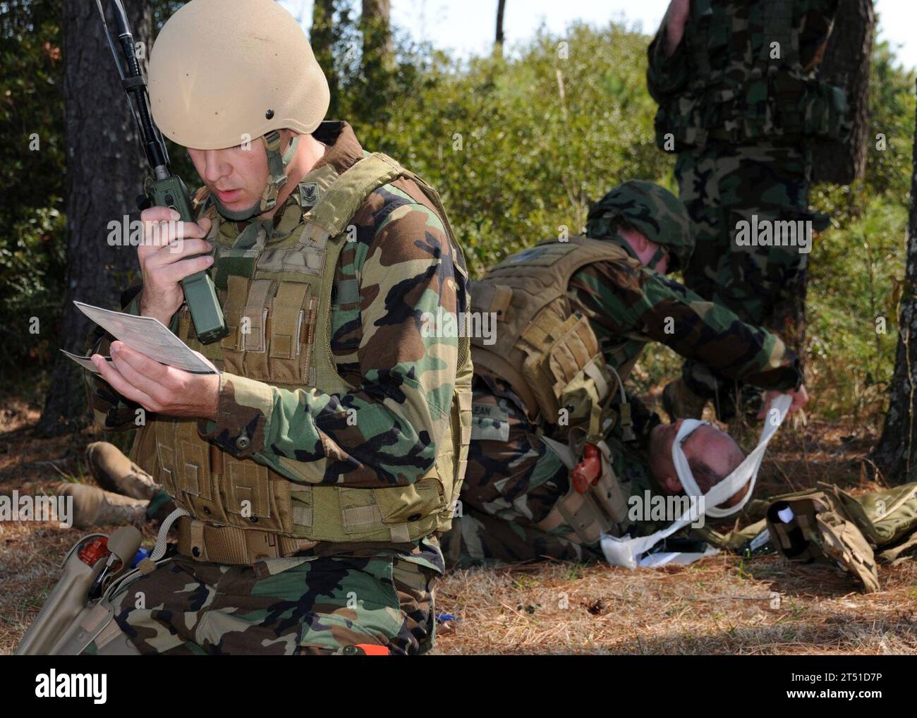 Tactical combat casualty -Fotos und -Bildmaterial in hoher Auflösung ...