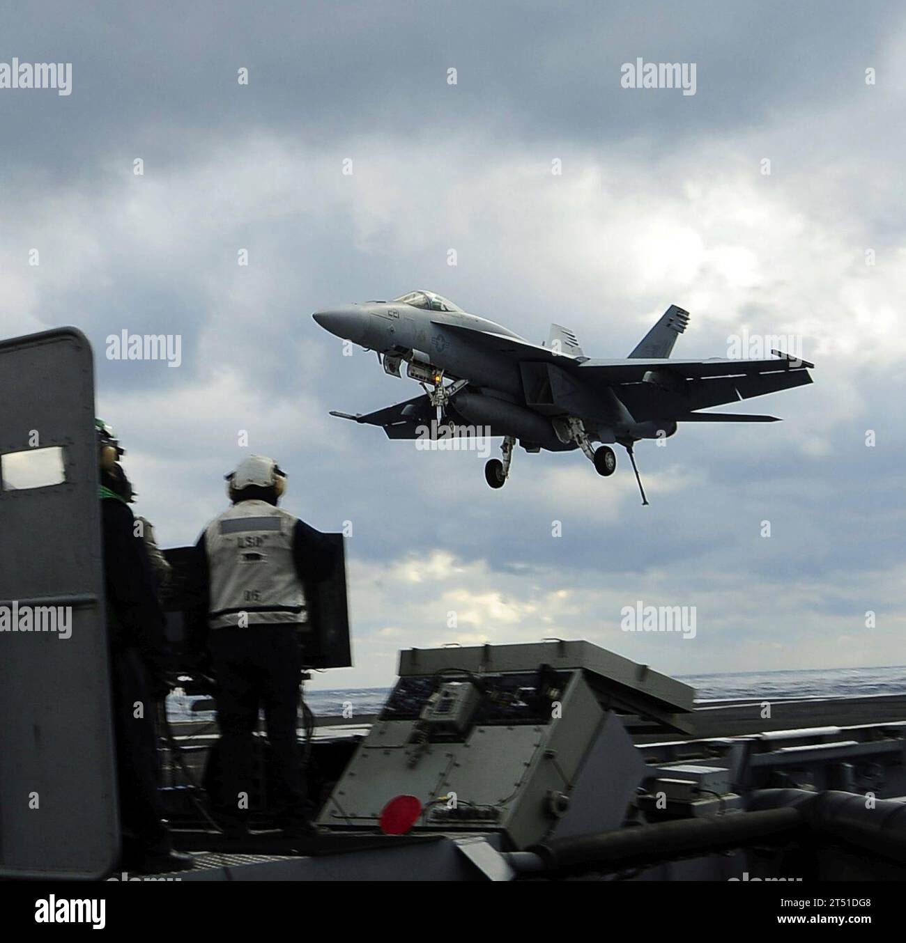 1012055878L-259 ATLANTISCHER OZEAN (5. Dezember 2010) eine F/A-18E ...