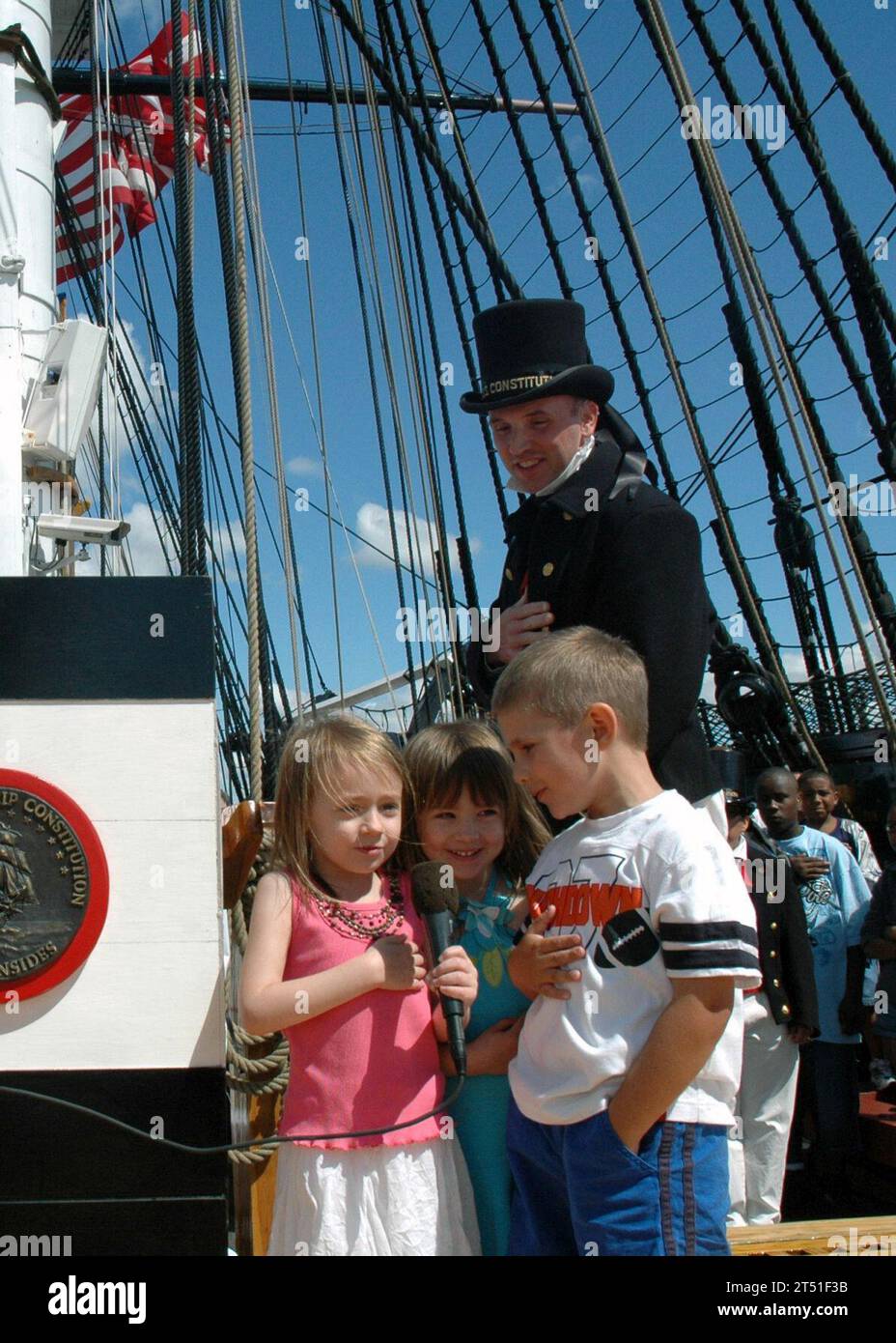 0706222893B-001 BOSTON, Mass. (22. Juni 2007) - mit ein wenig Hilfe des ...