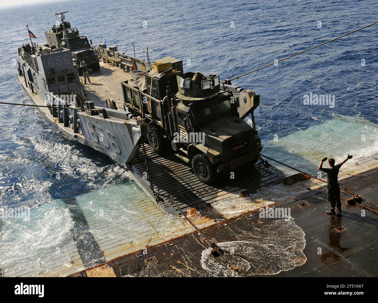 0910105345W-155 MEDITERRANEAN SEA (10. Oktober 2009) Ein Deck ...