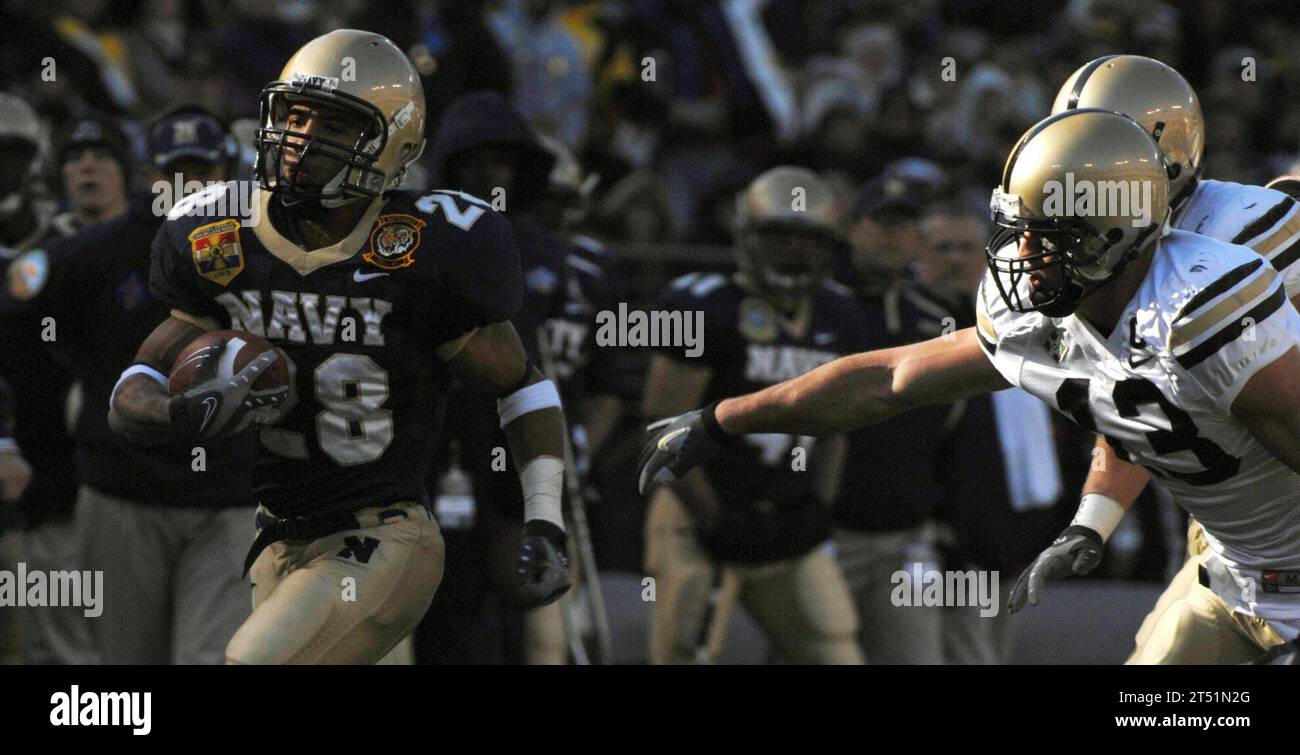0712014308O-008 BALTIMORE (1. Dezember 2007) Navy Slotback Zerbin ...