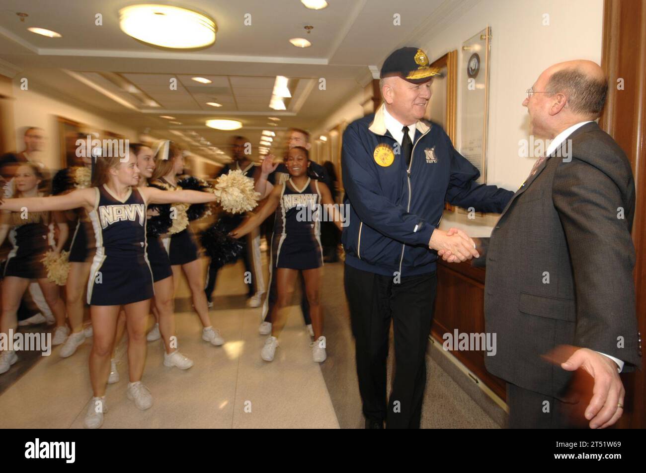 0611303642E-110 Washington, D.C. (30. November 2006) – Marineminister ...
