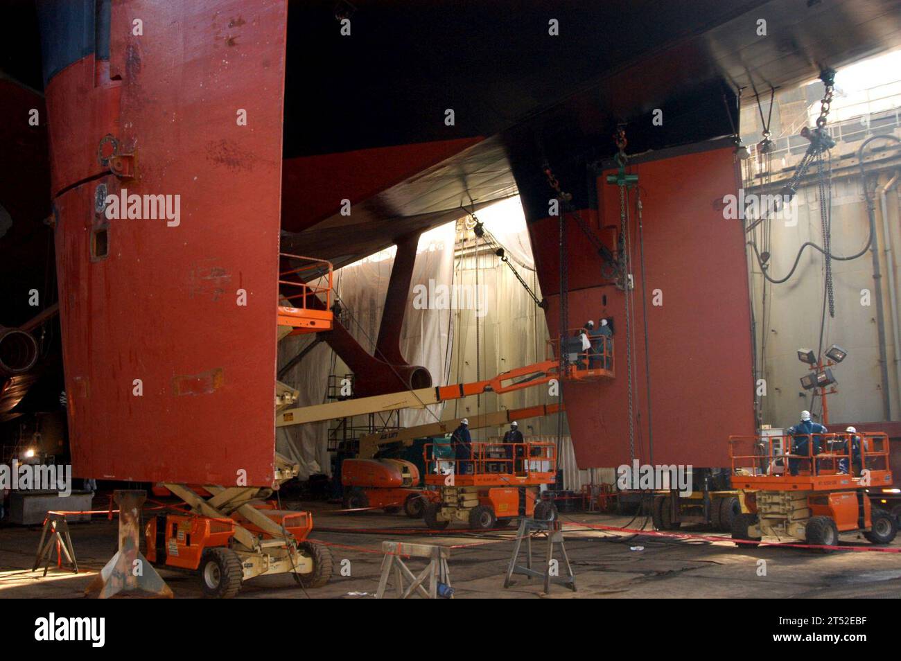 0611145951A-007 Newport News, Virginia (14. November 2006) - Arbeiter der Northrop Grumman ...