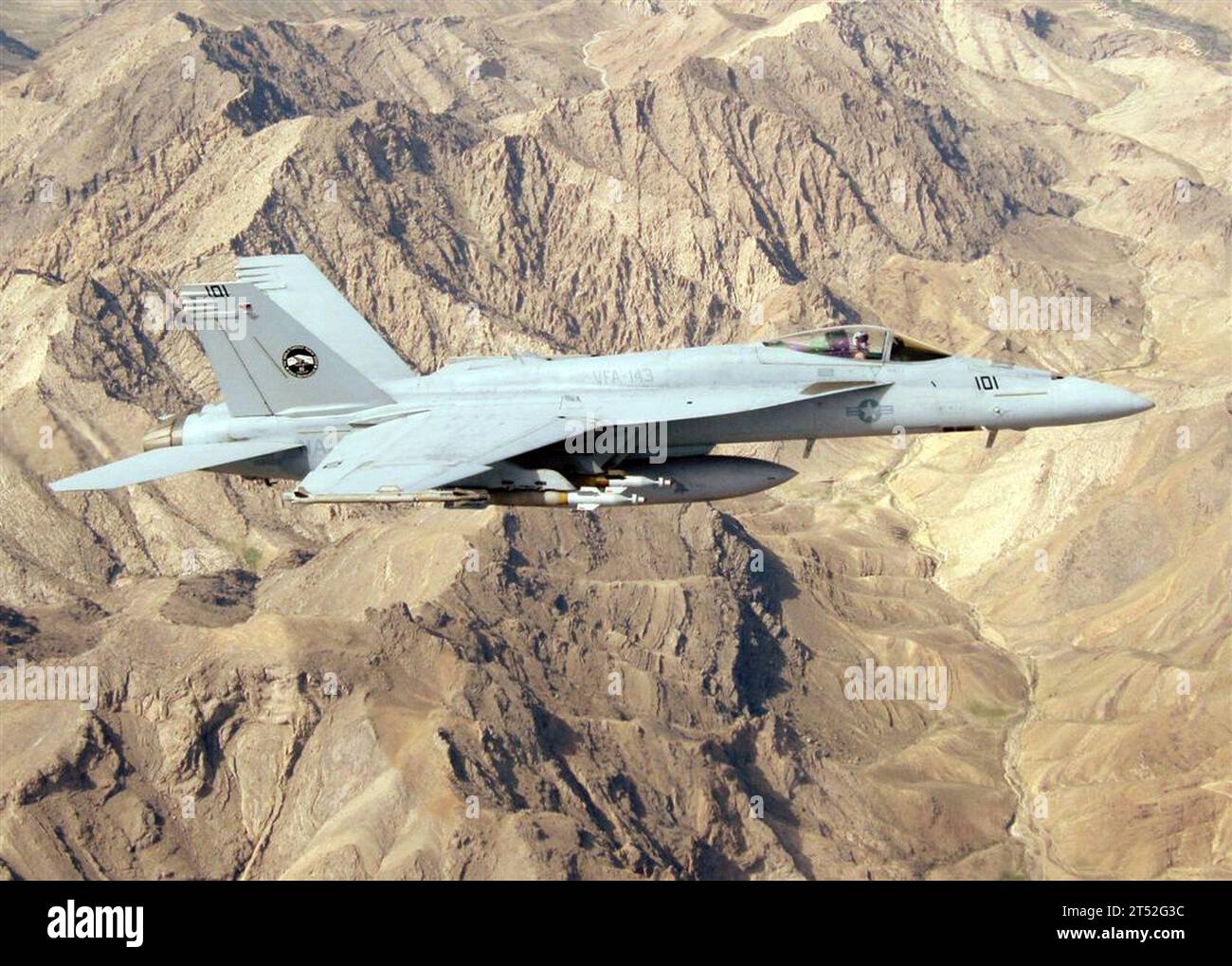 1003090000S-003 AFGHANISTAN (9. März 2010) eine F/A-18E Super Hornet ...