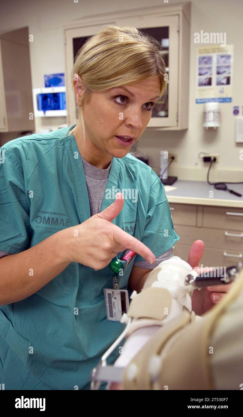 0908137090S-075 SAN ANTONIO (13. August 2009) Armeekapitän Michelle ...