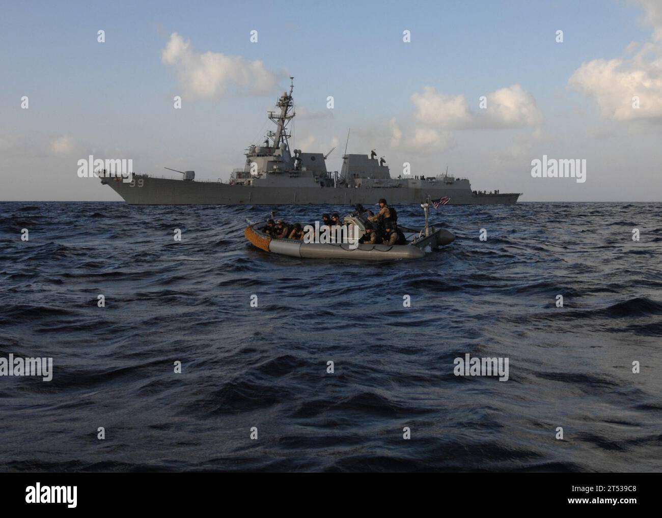 1002027088A-028 GULF OF ADEN (2. Februar 2010) U.S. Coast Guard ...