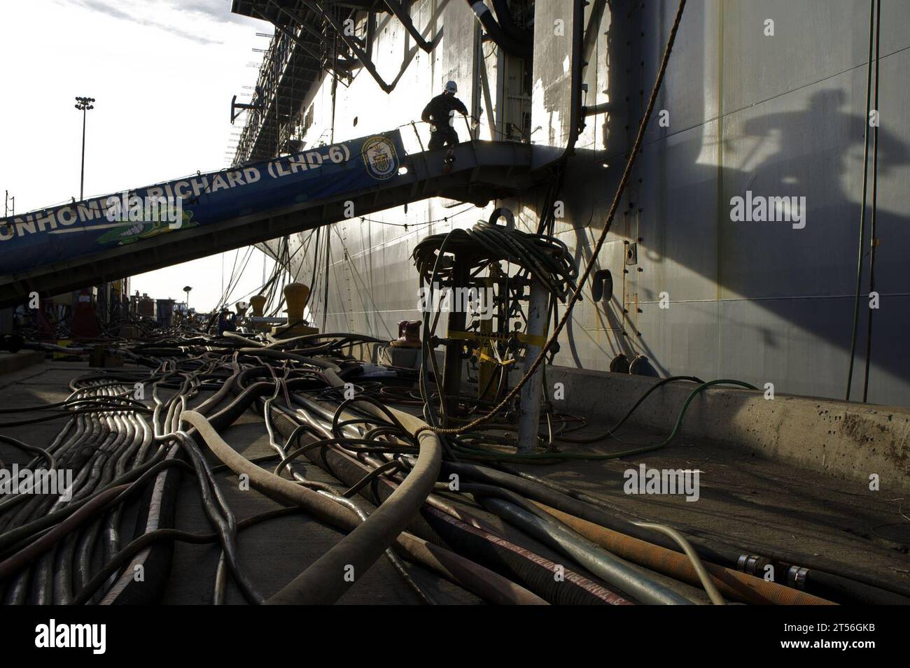Sailor, U.S. Navy, USS Bonhomme Richard (Linkslenkung 6 Stockfotografie ...