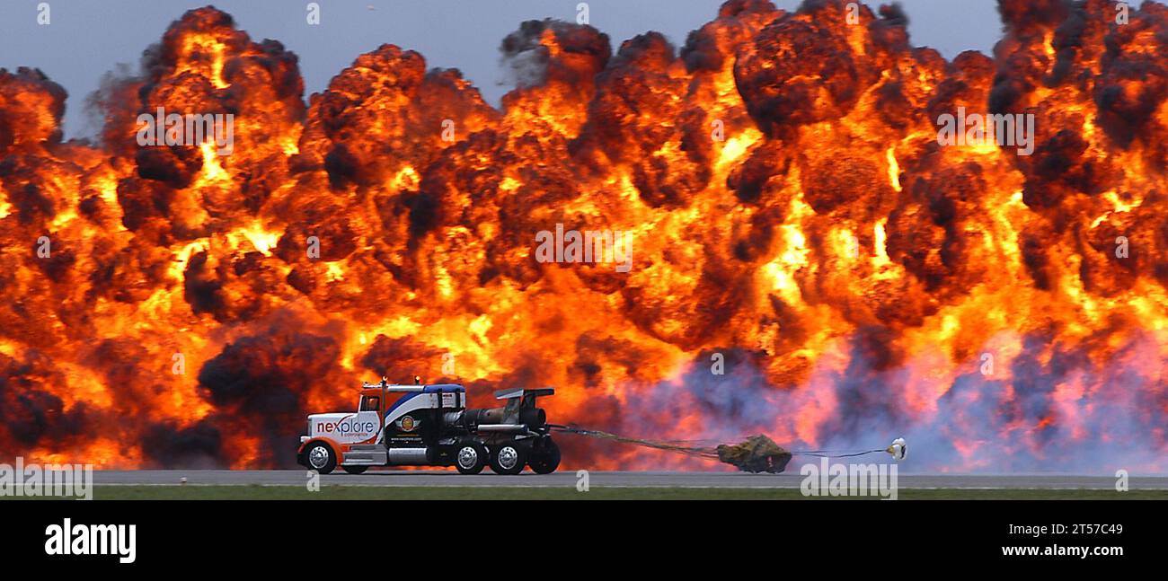 Shockwave jet truck -Fotos und -Bildmaterial in hoher Auflösung – Alamy
