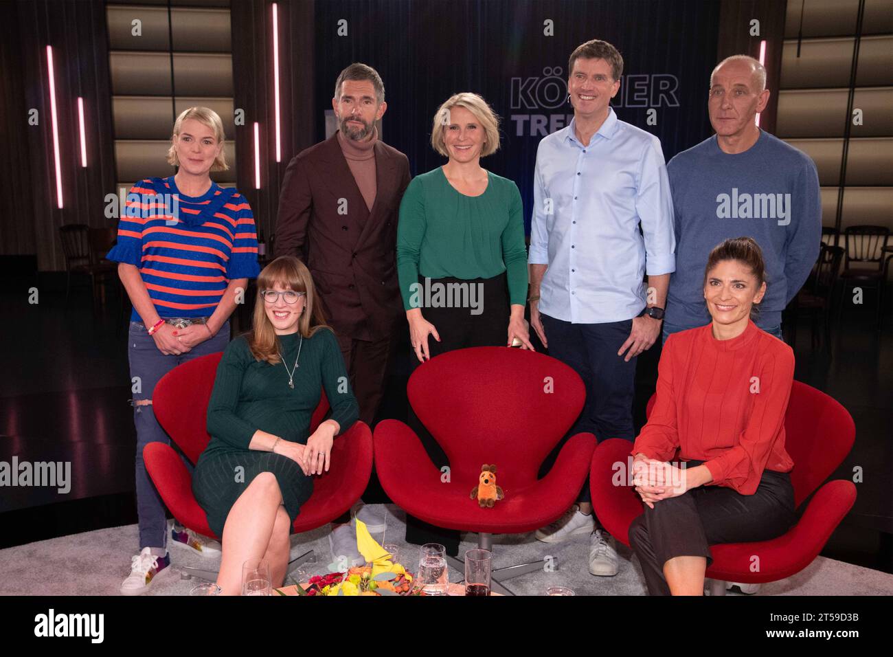 Hintere Reihe von Links: Mirja BOES, Schauspielerin, Komikerin, Micky ...