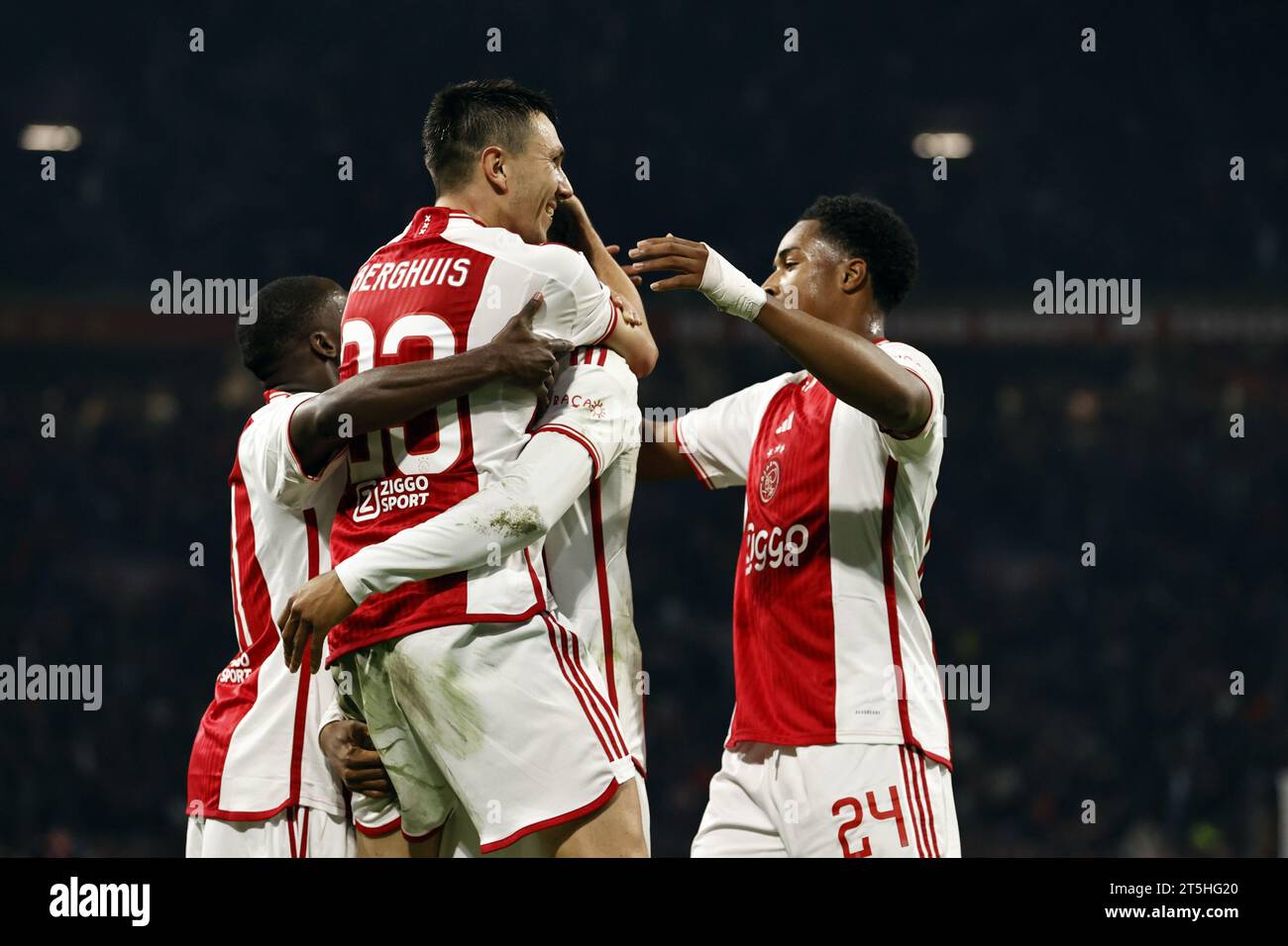 AMSTERDAM: Chuba Akpom von Ajax, Carlos forbs von Ajax, Steven Berghuis ...