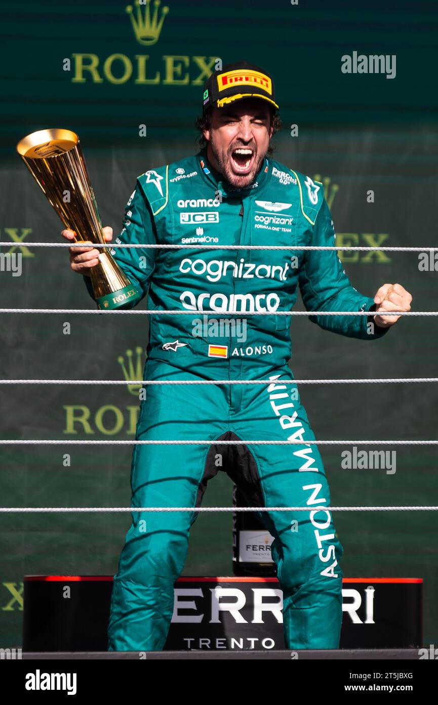 Sao Paulo, Brasilien. November 2023. FERNANDO ALONSO von ASTON MARTIN ARAMCO MERCEDES feiert den ...