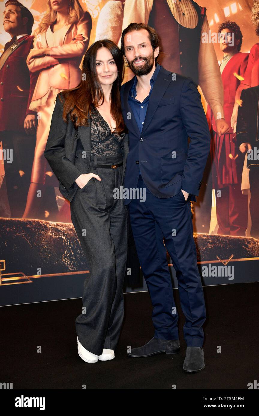 Quirin Berg mit Partnerin Kara Ann Hecker bei der Premiere des ...