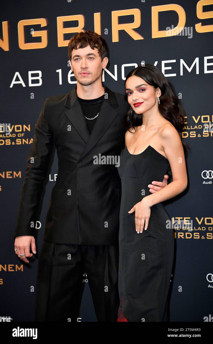 Tom Blyth und Rachel Zegler bei der Premiere des Kinofilms 'die Tribute ... Tom Blyth und Rachel Zegler bei der Premiere des Kinofilms 'die Tribute ...