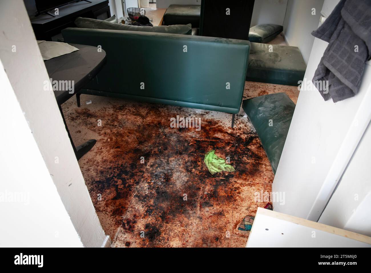 Blutspuren der Opfer nach dem Angriff der Terrorgruppe Hamas am 7 ...