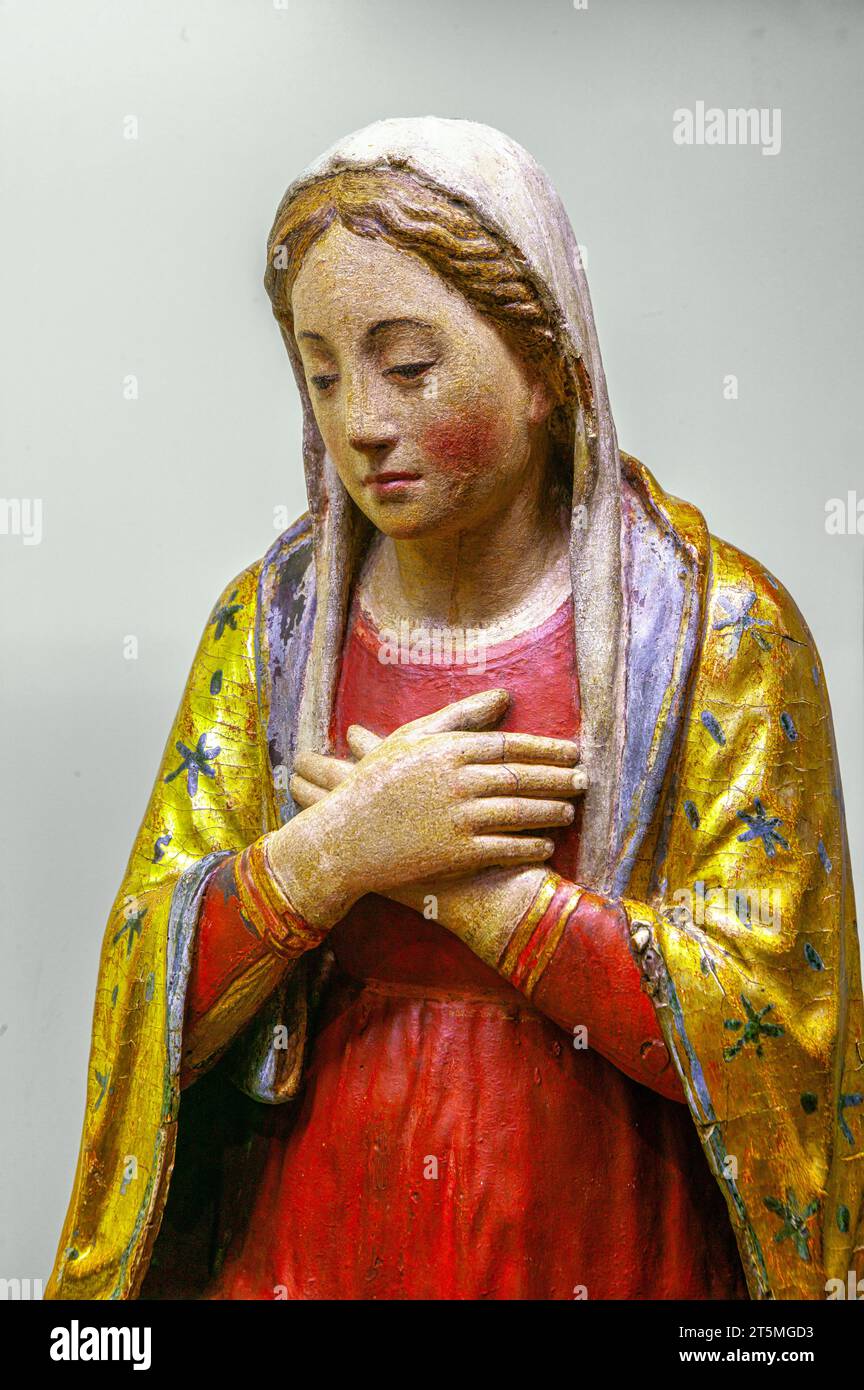 Restaurierung einer holzstatue -Fotos und -Bildmaterial in hoher Auflösung – Alamy