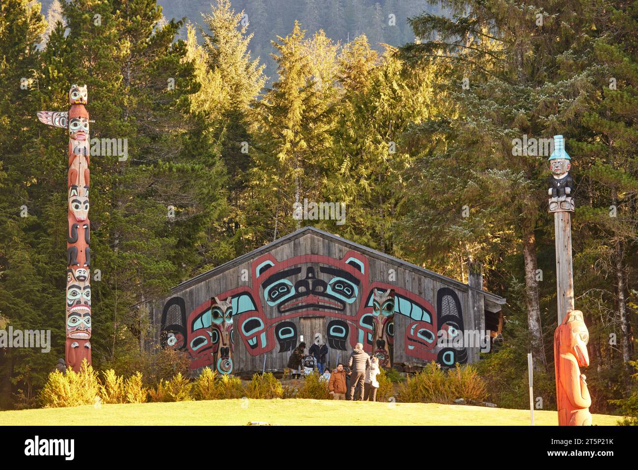 Totem dorf -Fotos und -Bildmaterial in hoher Auflösung – Alamy