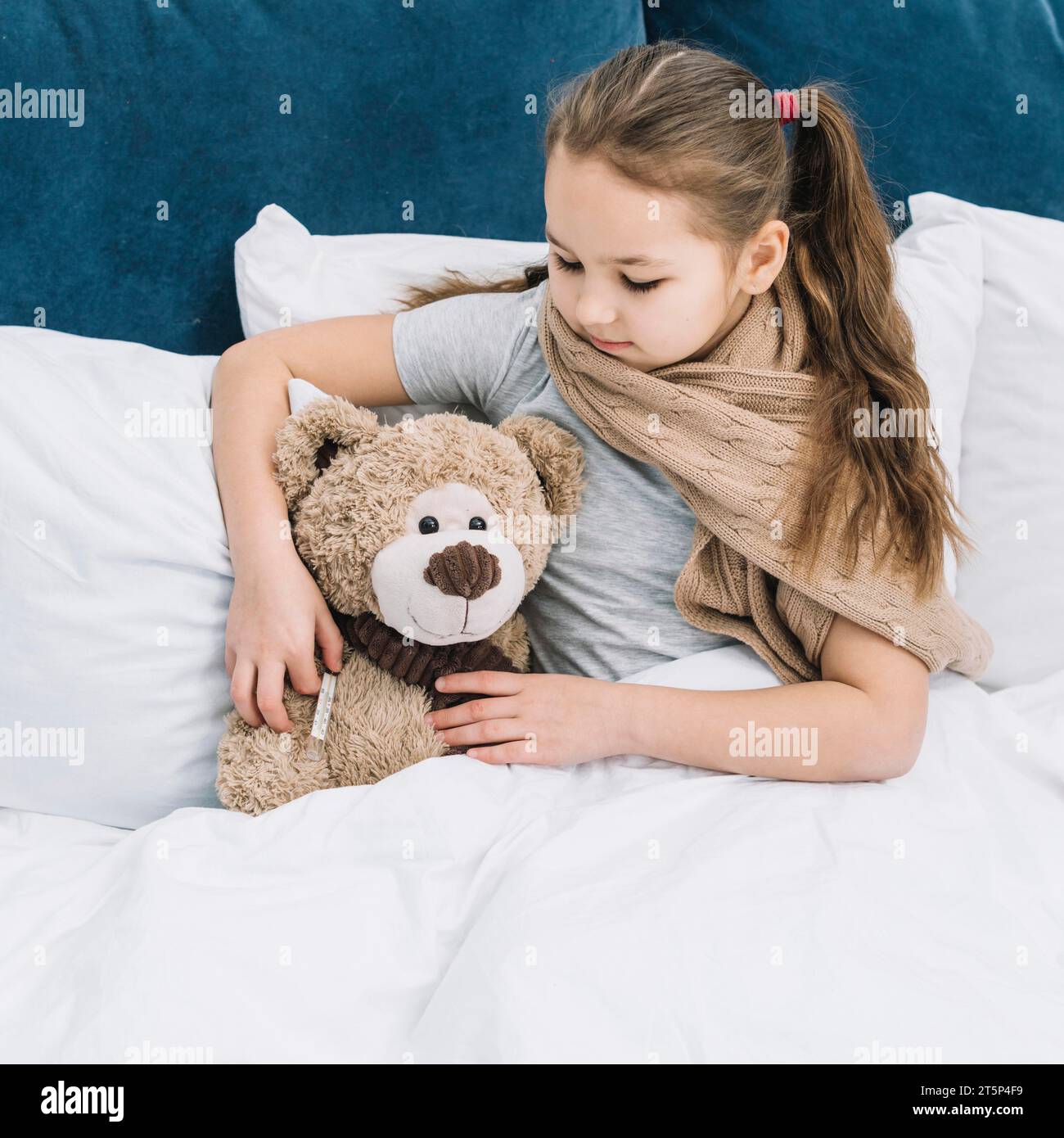 Teddy bear thermometer -Fotos und -Bildmaterial in hoher Auflösung – Alamy