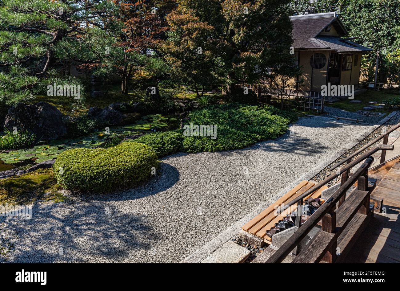 Shoden eigan in garten -Fotos und -Bildmaterial in hoher Auflösung – Alamy