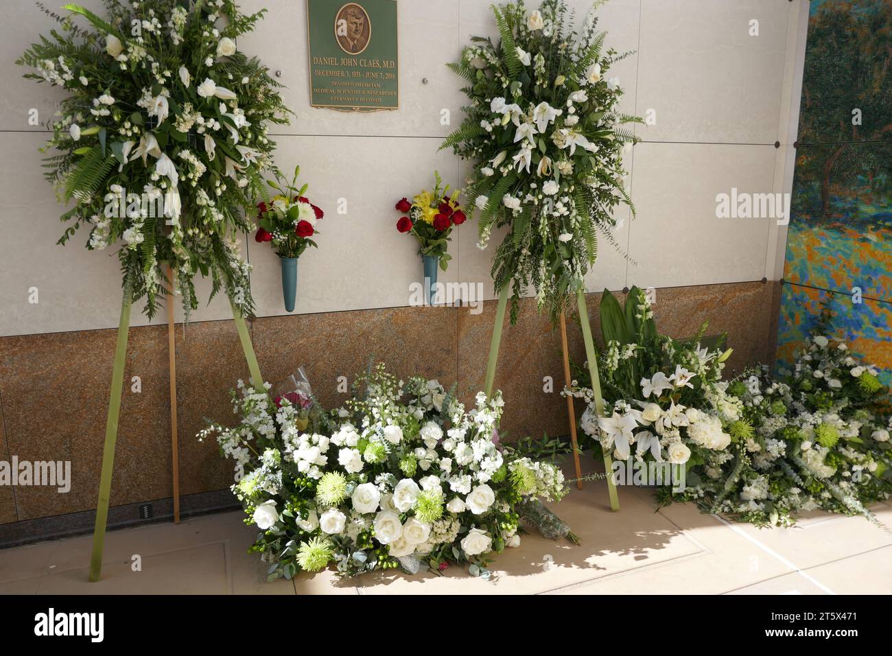 6. November 2023 Schauspieler Matthew PerryÕs Grave im Forest Lawn ...