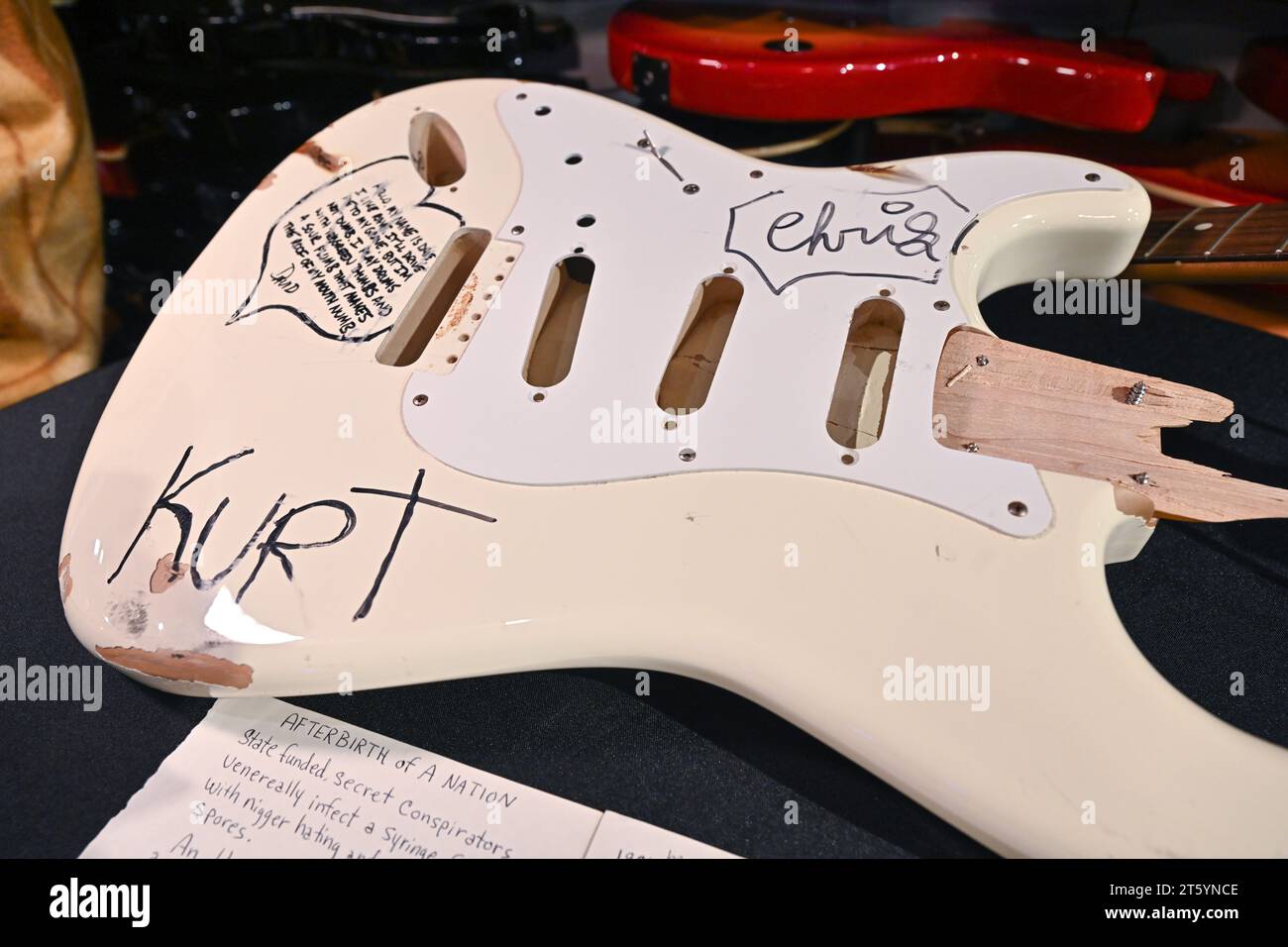 Getragene stratocaster -Fotos und -Bildmaterial in hoher Auflösung – Alamy