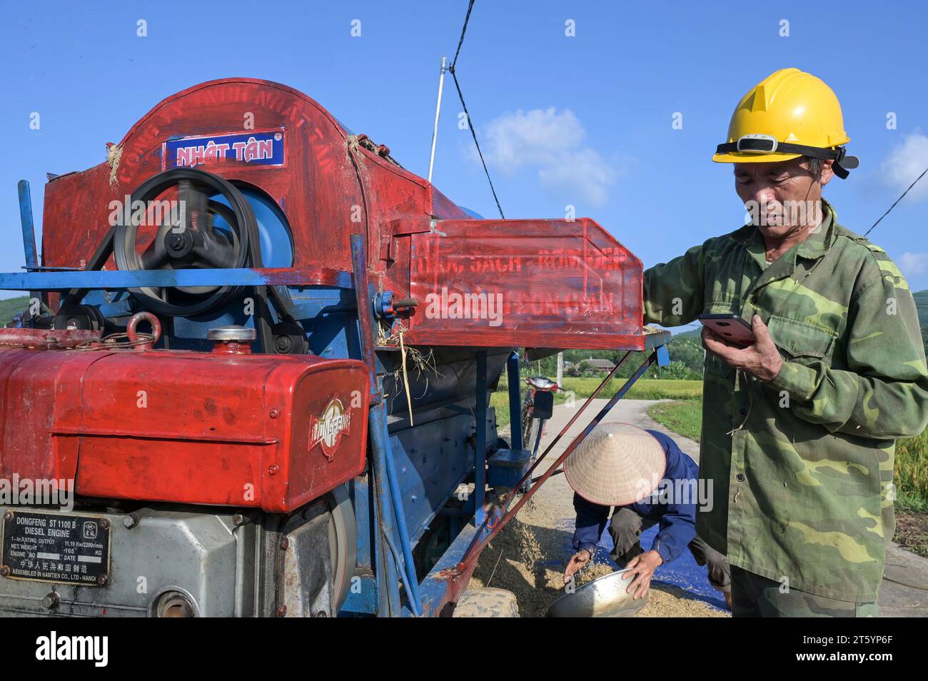 Kleine dreschmaschine -Fotos und -Bildmaterial in hoher Auflösung – Alamy