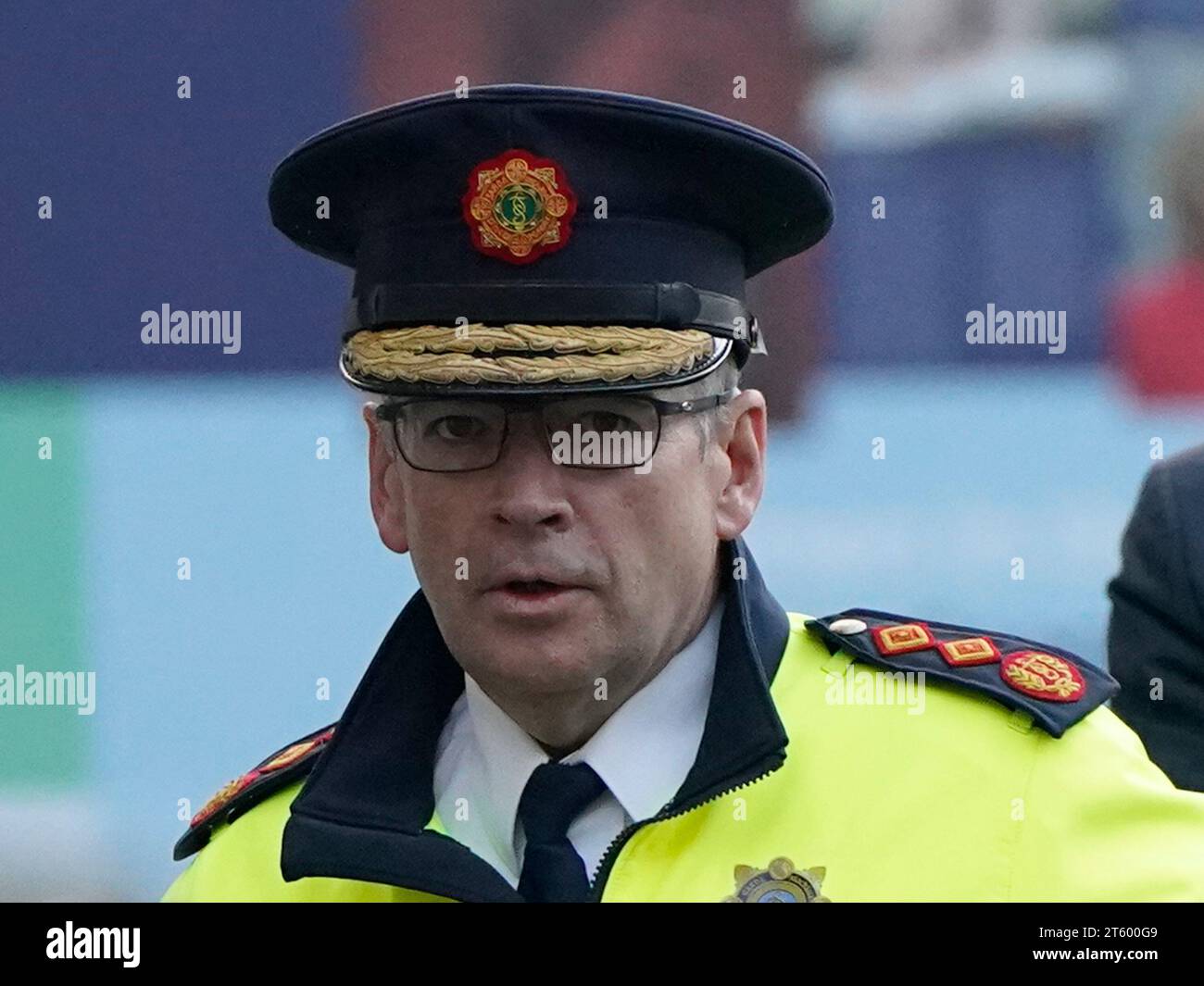 Garda-Kommissar Drew Harris trifft im Leinster House in Dublin ein, um ...