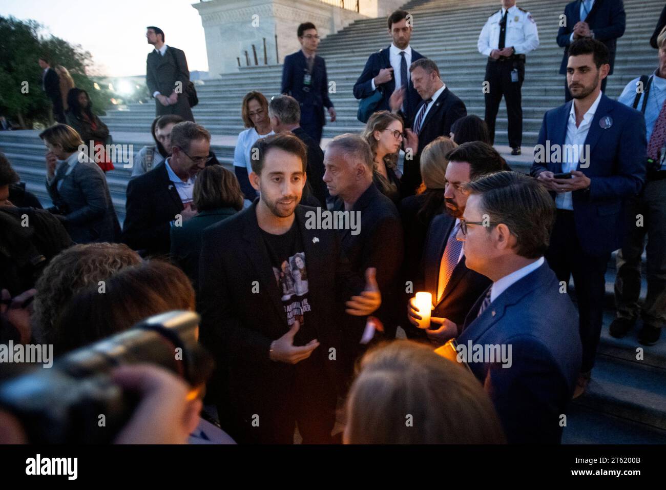 Itay Raviv, links, spricht mit dem Sprecher des Repräsentantenhauses ...