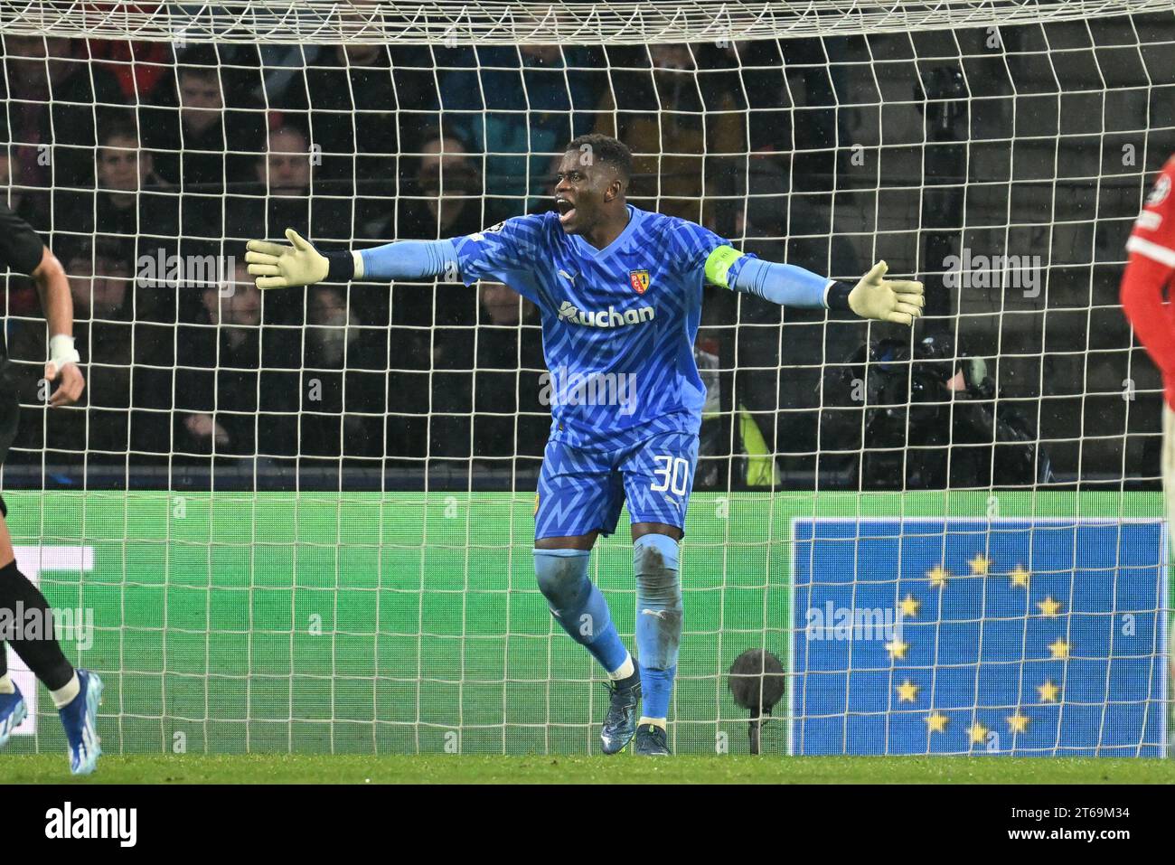 Brice Samba (30) von RC Lens, das am 4. Spieltag der UEFA Champions ...
