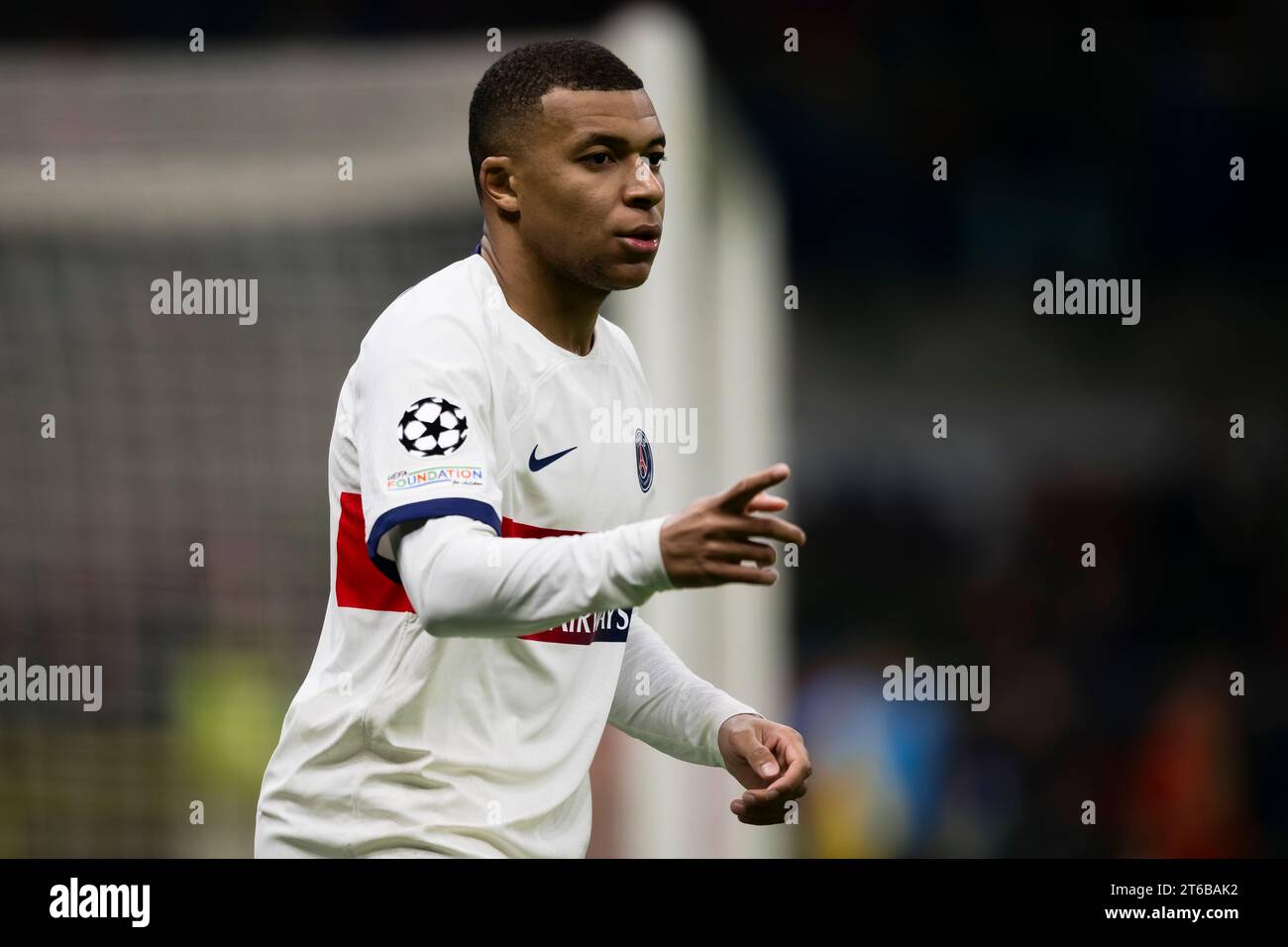 Kylian Mbappe von Paris Saint-Germain FC gibt während des Fußballspiels der UEFA Champions ...