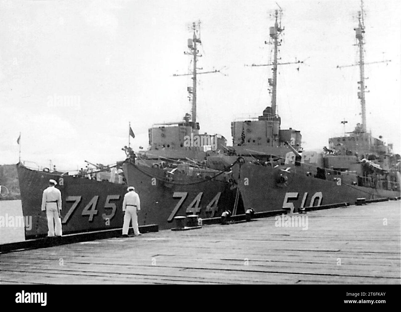 Die USS Snyder (DE-745), USS Kyne (DE-744) und USS Heyliger (DE-510 ...