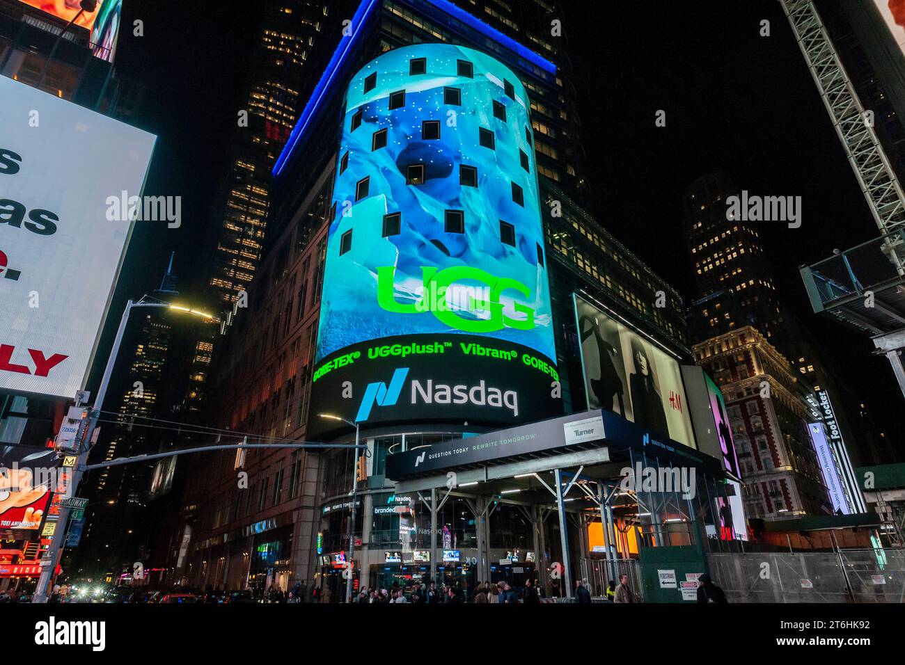 Am Mittwoch, den 8. November 2023, wirbt der riesige digitale ...