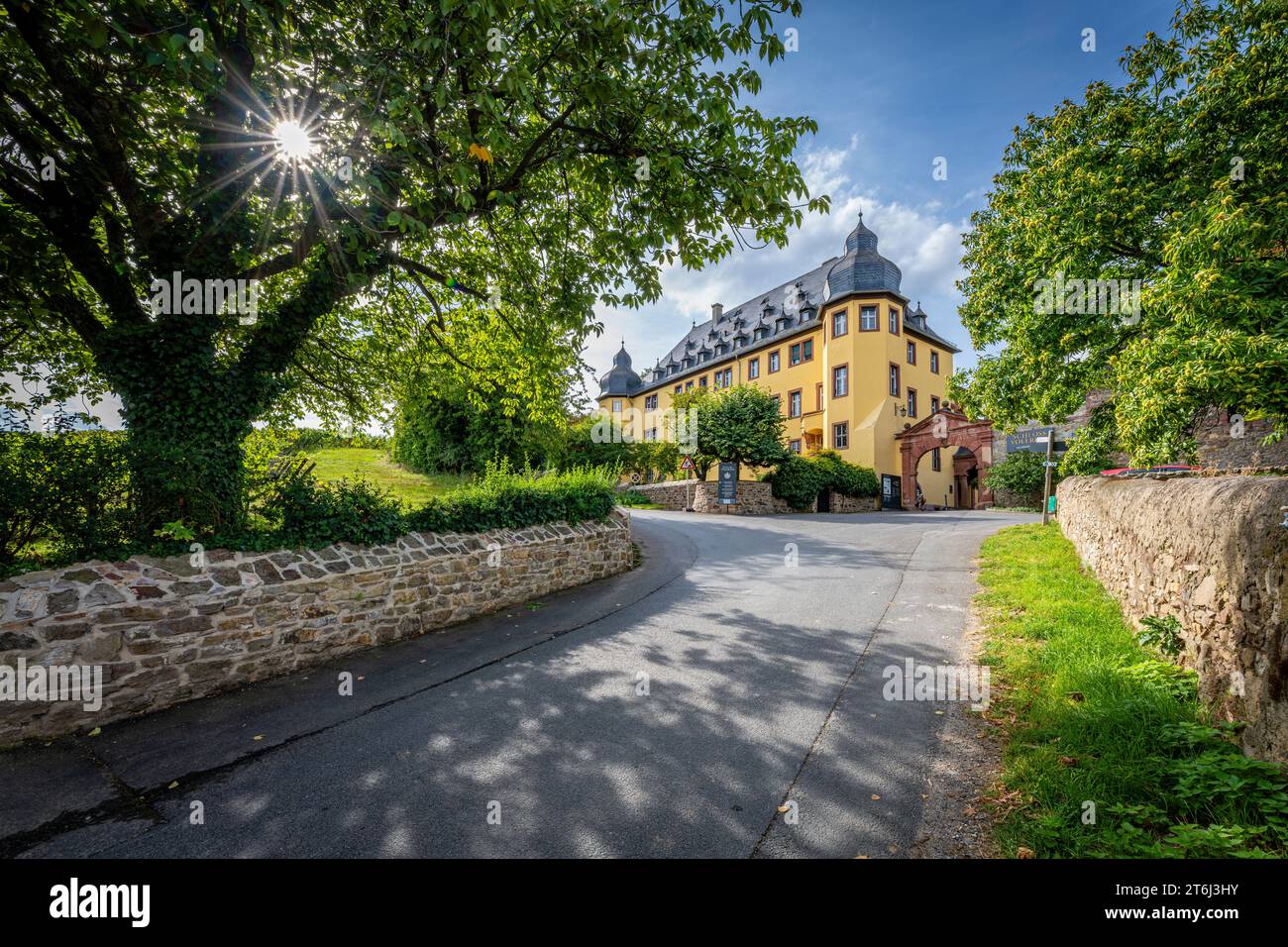 Eingang von schloss vollrads im rheingau -Fotos und -Bildmaterial in ...