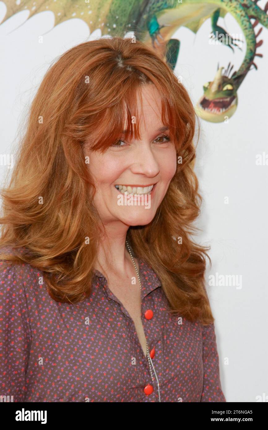 Lea Thompson bei der Premiere von DreamWorks „How to Train Your Dragon ...