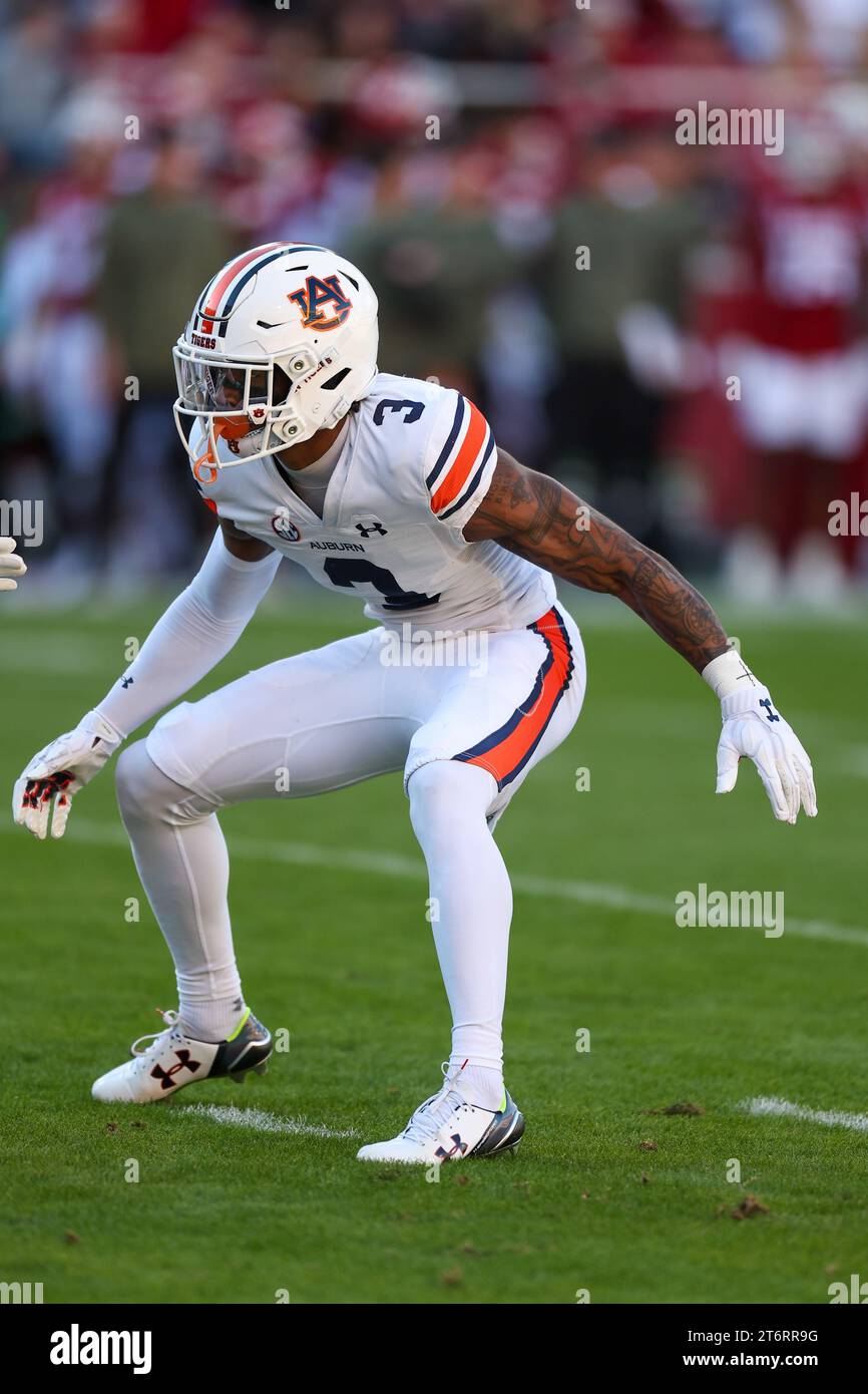 11. November 2023: Kayin Lee #3 Auburn Corner Back macht einen ...