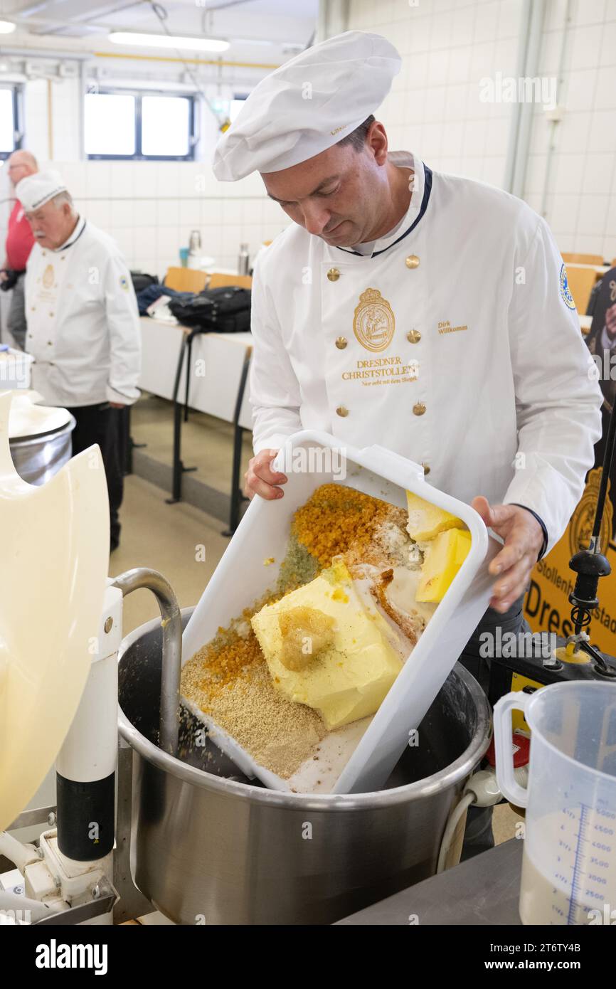 12. November 2023, Sachsen, Dresden: Der Bäckerhandmeister Dirk ...