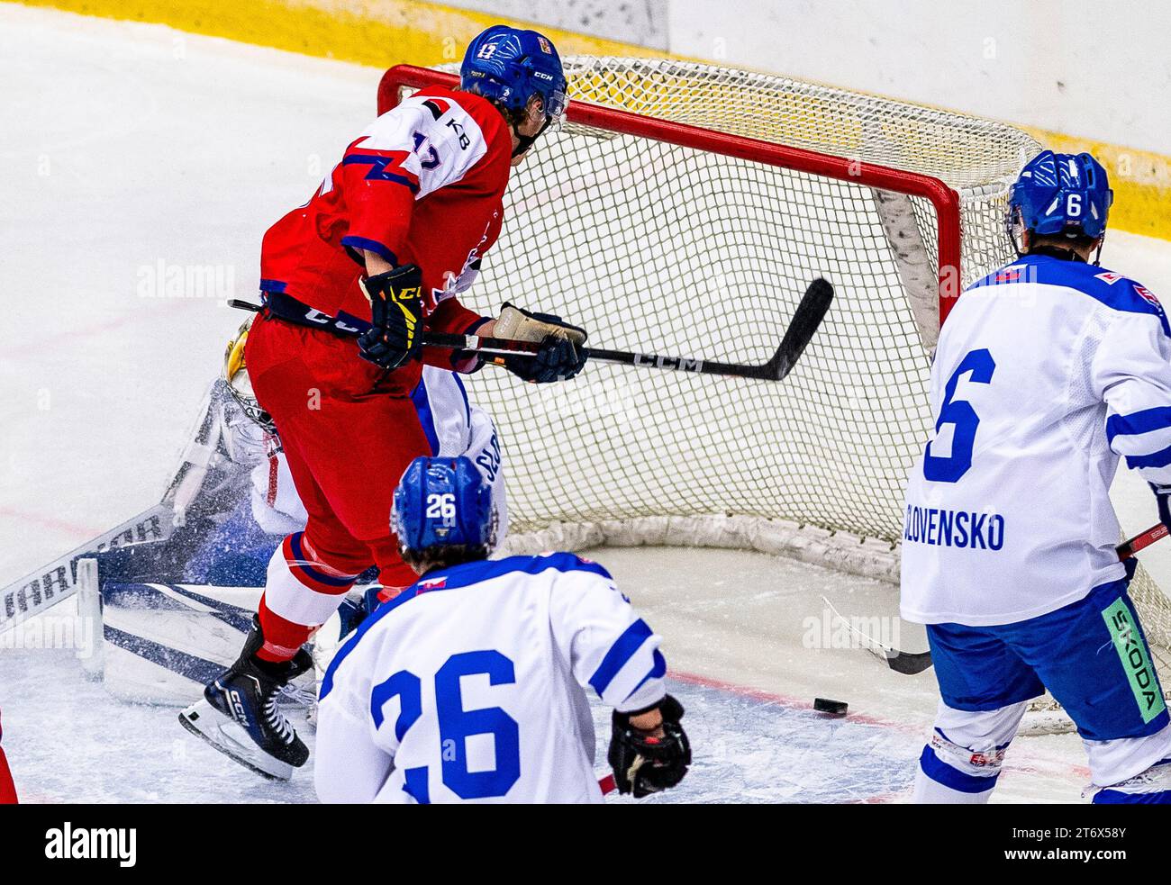 Von links Sebastian Redlich, Boris Zabka, Filip Culik im Einsatz beim ...