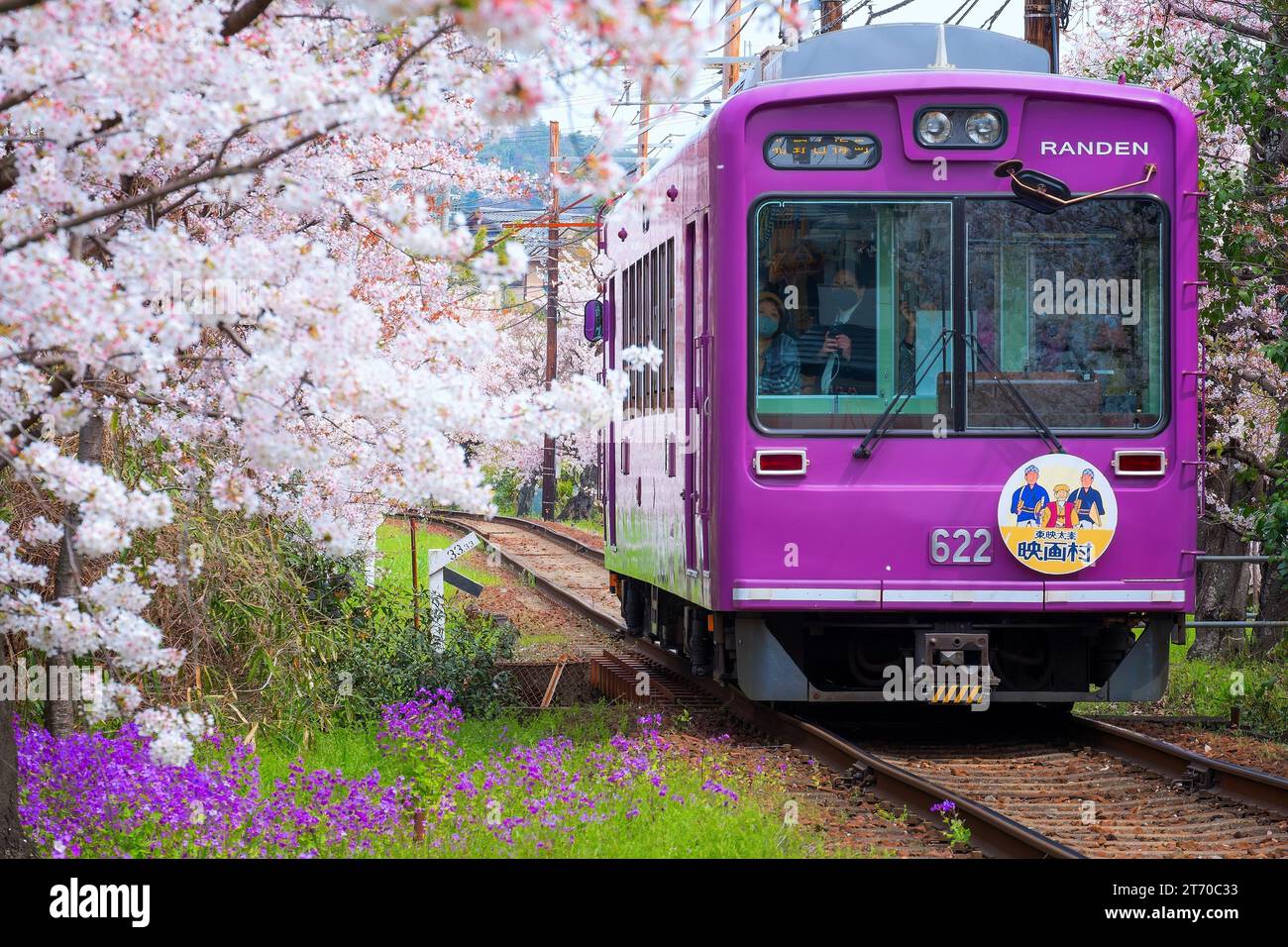Kyoto, Japan – März 31 2023: Die Keifuku Tram wird von der Keifuku ...