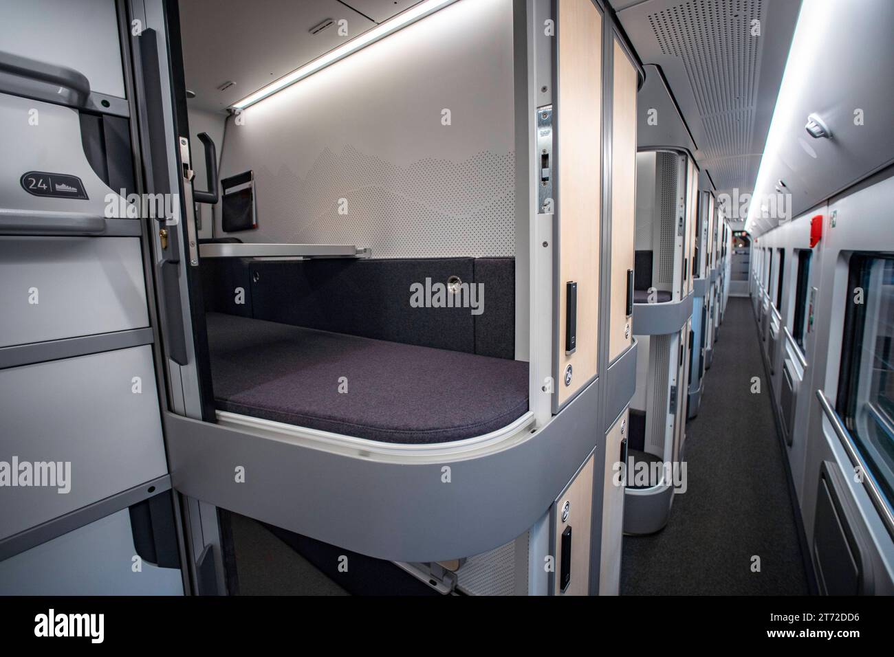 Wien, Österreich. 13. November 2023. Anzeigetafel zeigt neue Nightjet ...