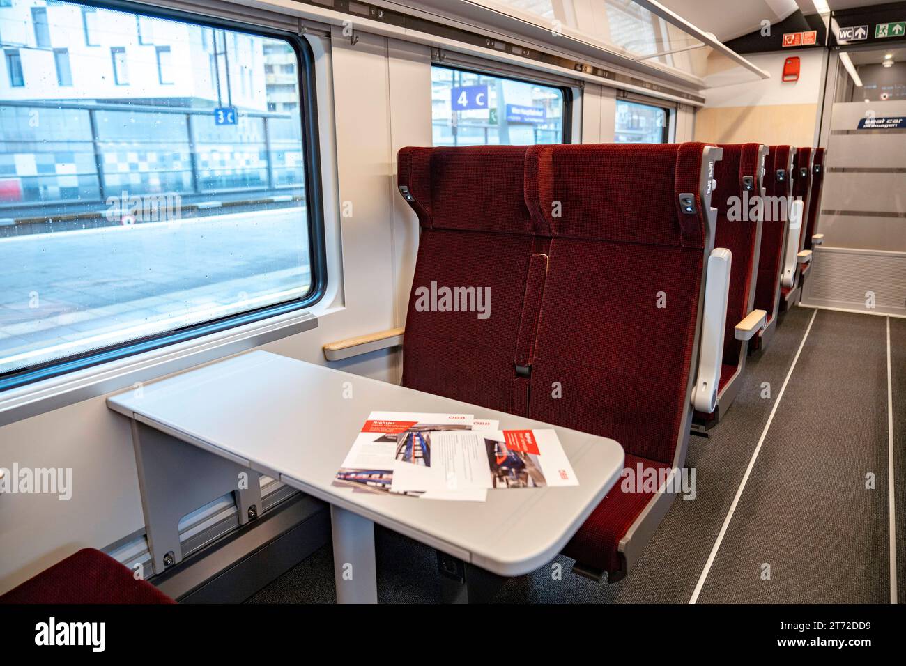 Wien, Österreich. 13. November 2023. Anzeigetafel zeigt neue Nightjet ...