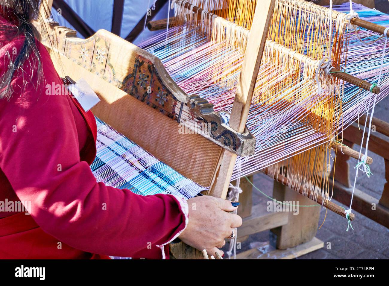 Antiker holzwebstuhl -Fotos und -Bildmaterial in hoher Auflösung – Alamy