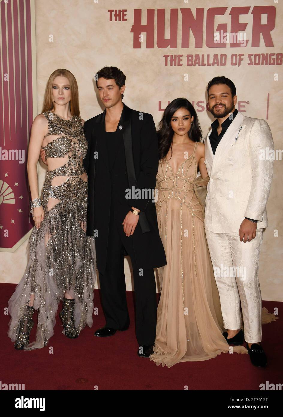 HOLLYWOOD, KALIFORNIEN - 13. NOVEMBER: Hunter Schafer, Tom Bluth ...