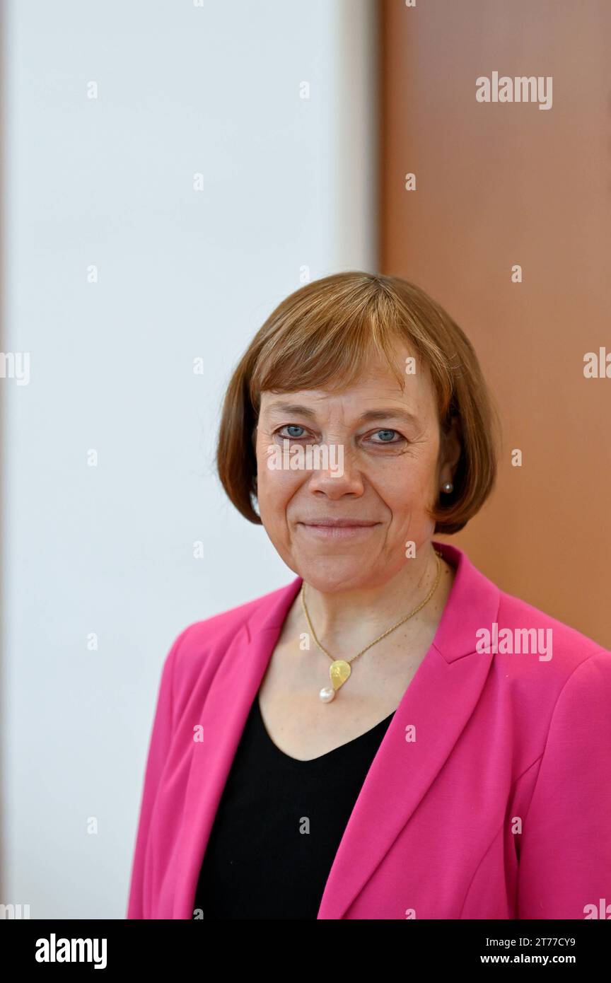 Portraet von Praeses Annette Kurschus, Vorsitzende des Rates der ...