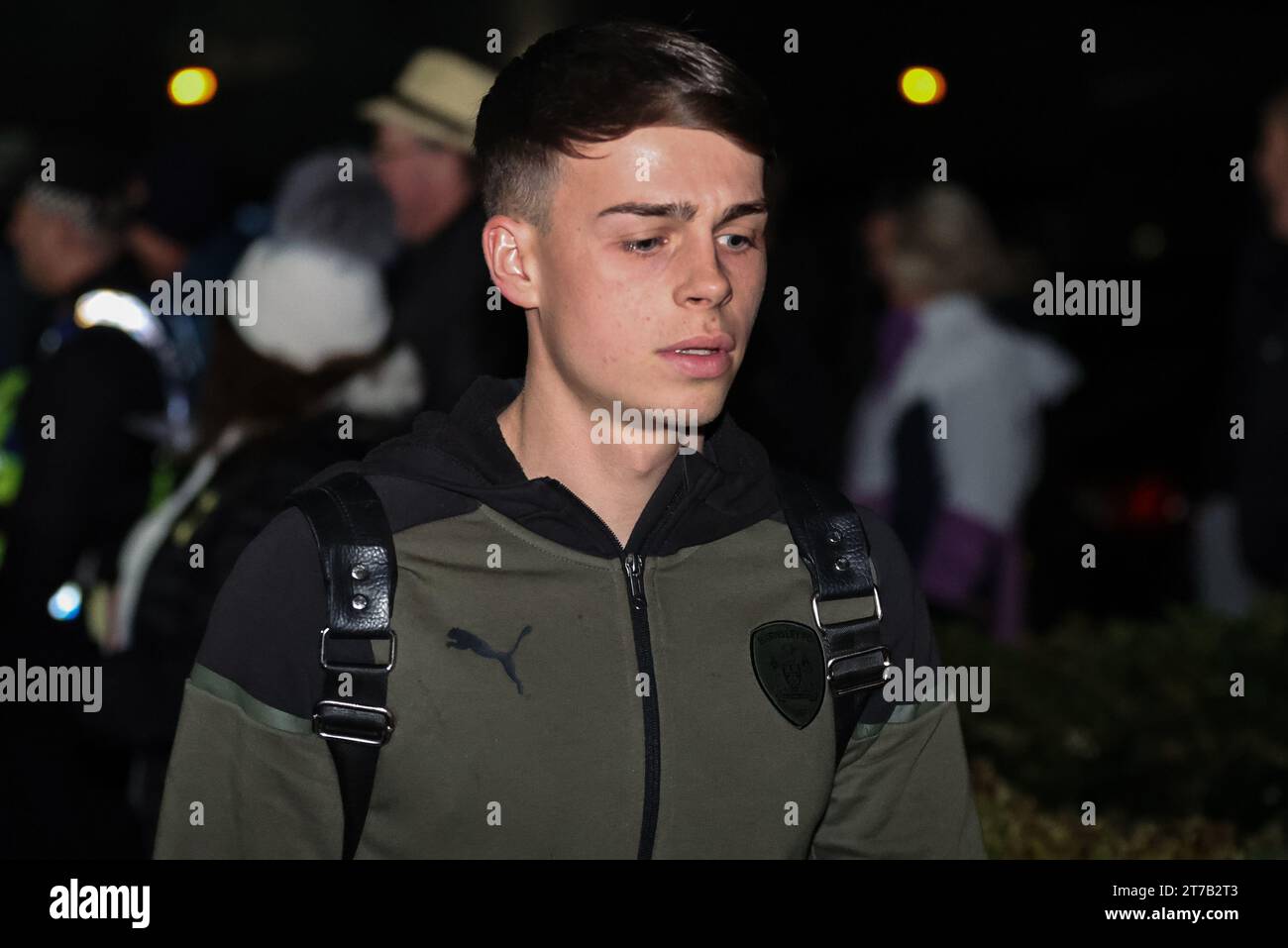 Joe Ackroyd #18 von Barnsley kommt während des Emirates FA Cup Matches ...