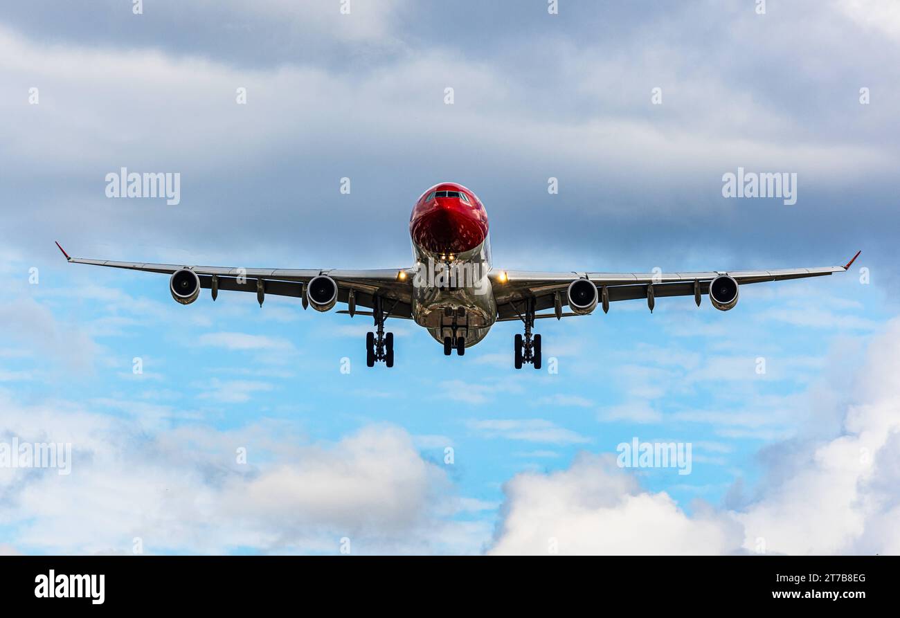 Edelweiss Air ein Airbus A340-313X von Edelweiss Air befindet sich im ...