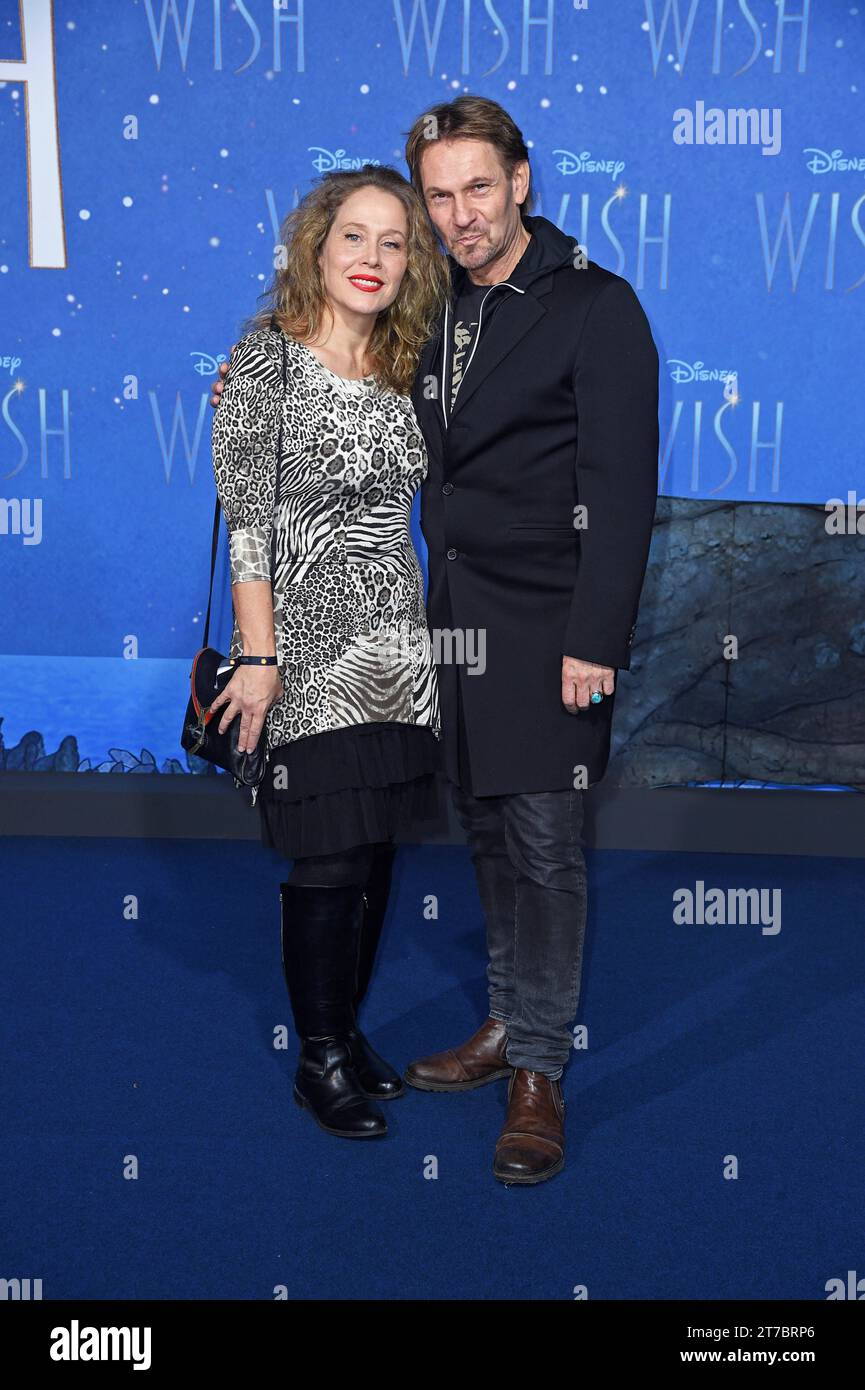 Thure Riefenstein mit Ehefrau Patricia Lueger bei Premiere des neuen ...