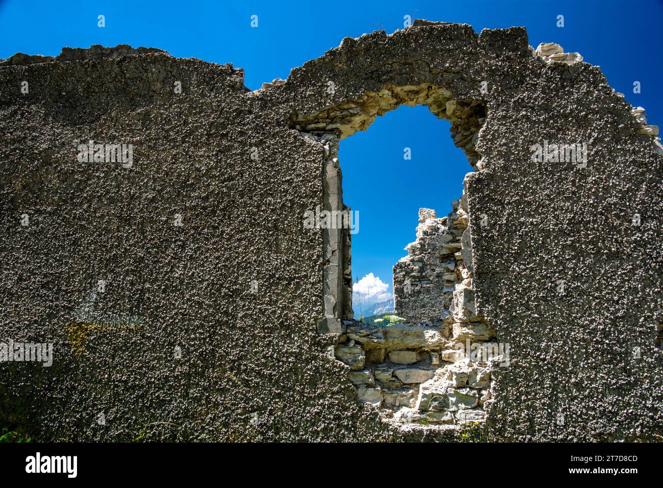 Blick auf die Ruinen der Festung Dosso Delle Somme aus dem Zweiten ...