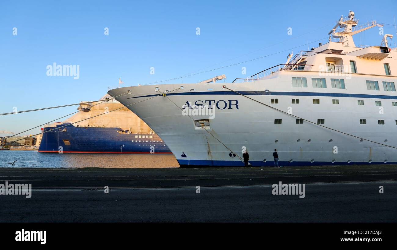 Das kleine klassische Kreuzfahrtschiff MS Astor, das im Hafen von St ...